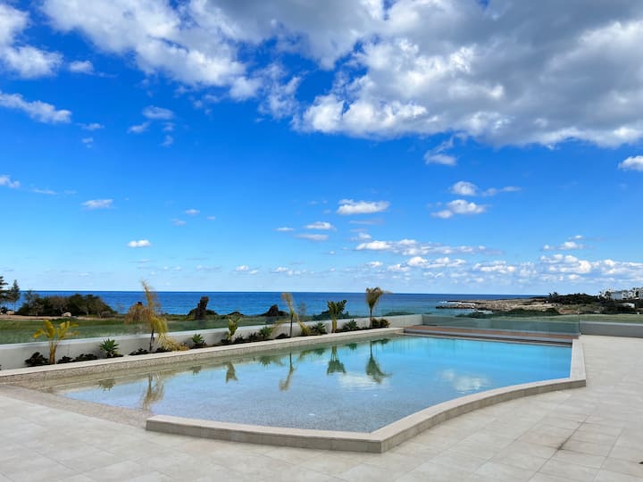 Seaview 1 -Bedroom Luxury Suite On Green Bay Beach - Protaras