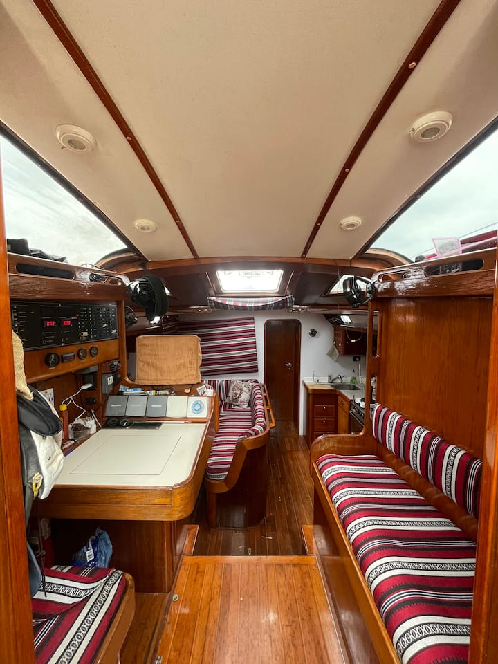 Floating B&b 
Katmandu Sailing Vessel - Syracuse