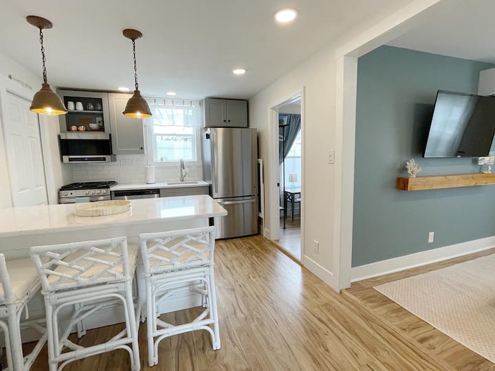 Summer Wind Cottage -Close To The Beach - Sleeps 6 - Hampton Beach, NH
