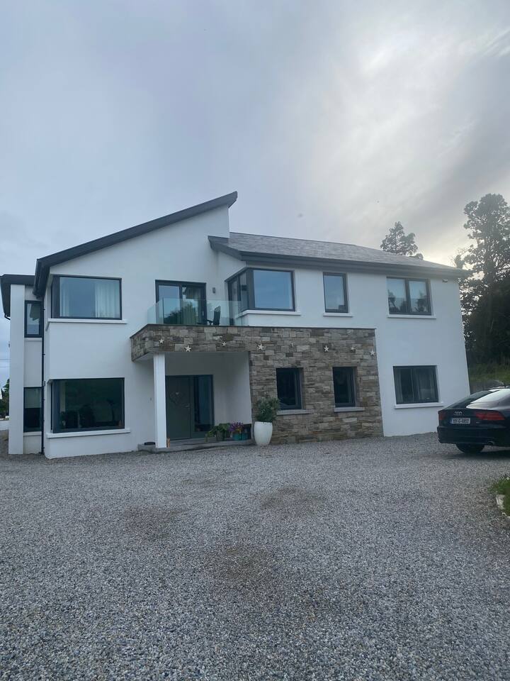 Modern Spacious 6 Bedroom Home With Large Garden - アイルランド ゴールウェー