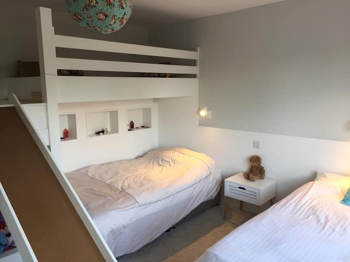 Modern Spacious 6 Bedroom Home With Large Garden - Galway