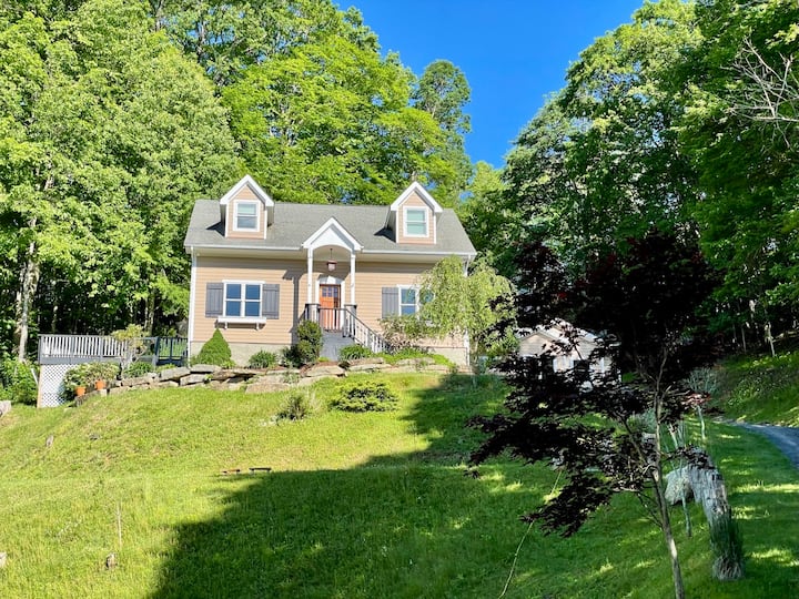 Family Friendly Modern Mountain Home With *Views* - Banner Elk, NC