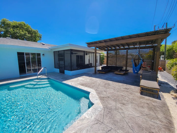 Coastal Retreat W/ Heated Pool, Mins From Beaches - Anna Maria Island, FL