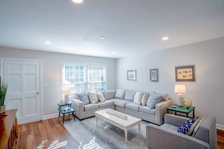 Cozy 2 Bedroom 1 Bath Townhome Near Downtown - Greenville, SC