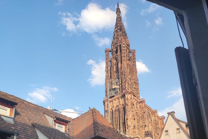 Coeur De Ville Dans Un Bâtiment Du 16è Siècle - Strasbourg