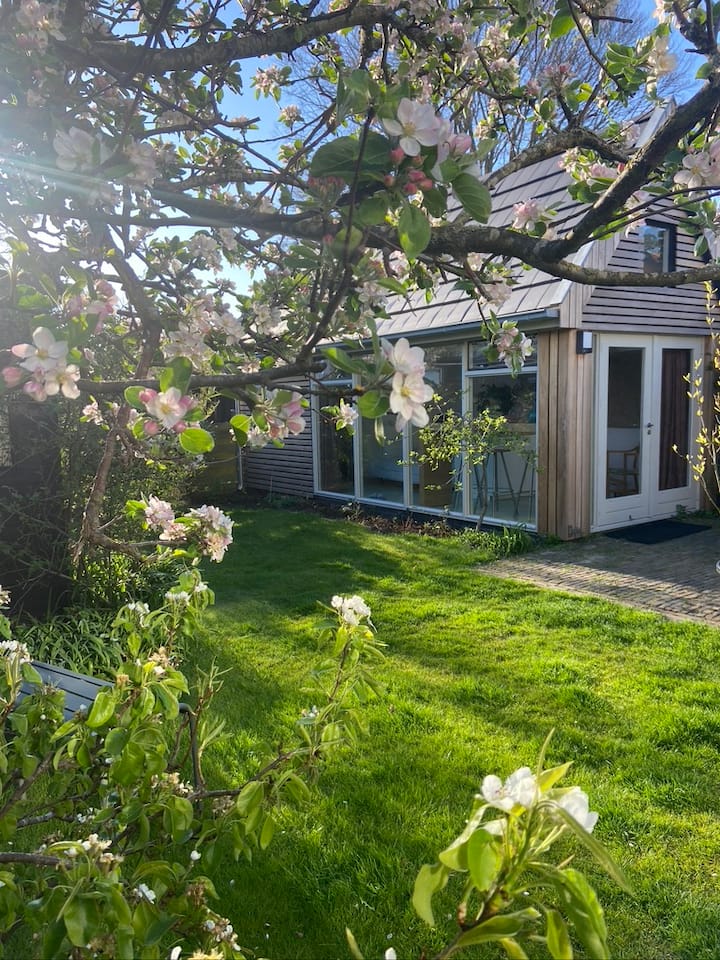 Tuinpaleisje In Bergen - Bergen aan Zee