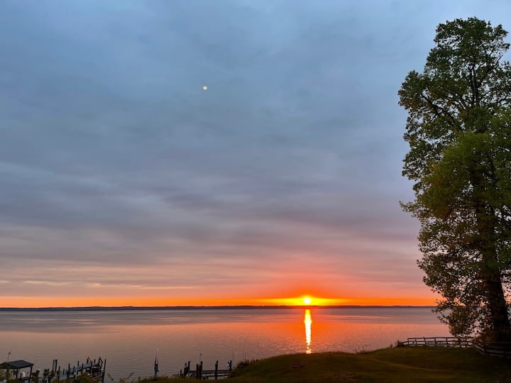 Amazing Waterfront Villa For Summer Fun - Stafford, VA
