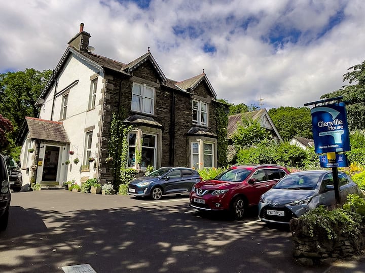 Lake District House - Sleeps 18 - Hot Tub - Windermere