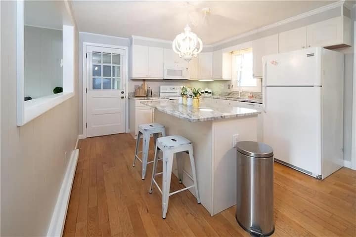 Cozy Charlestown Ri Home With Cottage Beach Pass - Charlestown, RI