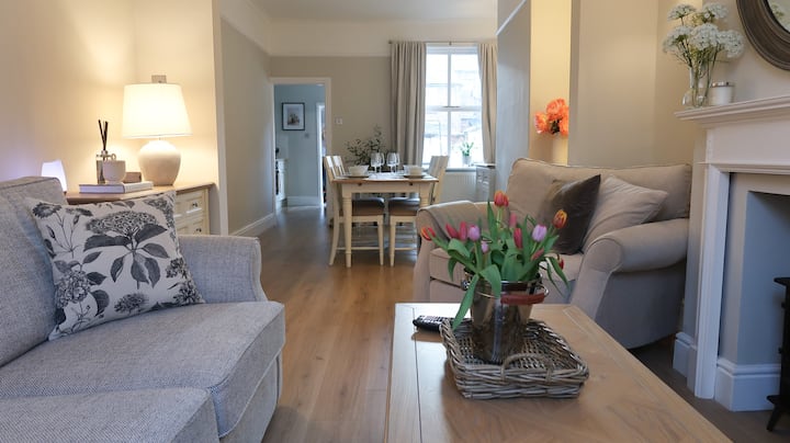 Luxury Living Outside The City Walls - Sleeps Six! - Chester, UK