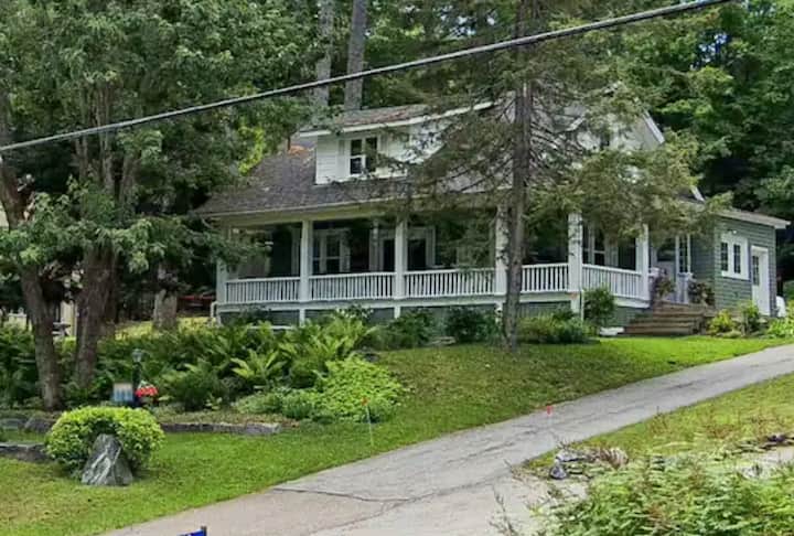 Beautiful Muskoka Cottage With Riverfront View - Huntsville