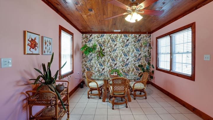 The Jungle Bird - Walk To Ocean And Tybrisa St! - Tybee Island, GA