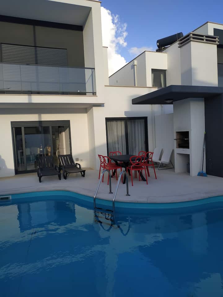 Villa Moderna Com Piscina - São Martinho do Porto