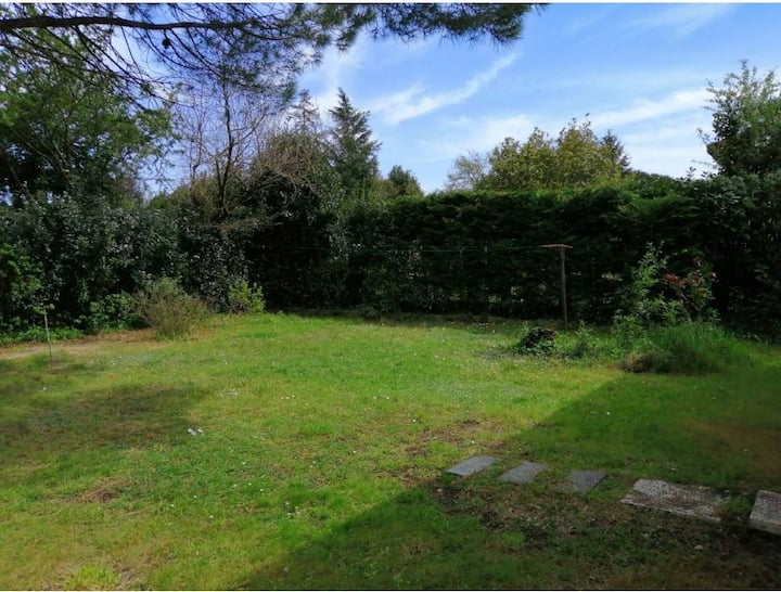 Emplacement De Tente Dans Jardin Pour Camping - Clisson
