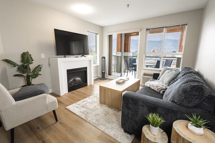 Sunset Retreat @ Waterscapes- 2 Bed, 2 Bath Condo - Kelowna