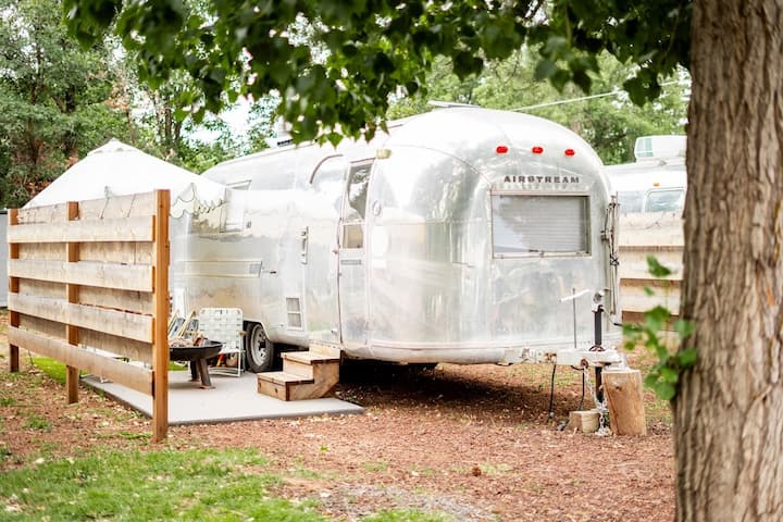 Modern Airstream & Outdoor Patio/fire Pit - Pinetop-Lakeside