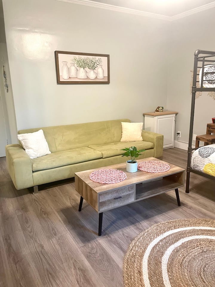 Long Beach Studio, Walk 2 Food, Beach & Shopping - Long Beach, CA
