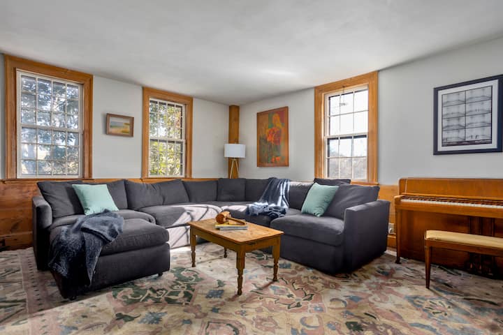 Stunning Views, Bucolic Bliss In 1790s Farmhouse - Litchfield, CT