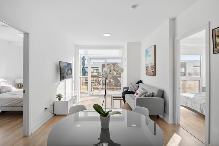 Luxury Penthouse 2 Bedroom Condo In Innisfil, On - 이니스필