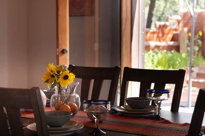 Unique Mountain Style Home Minutes From Santa Fe! - Santa Fe, NM