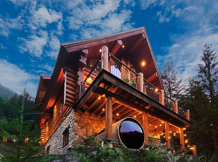Gem By Manning Park: Luxury Loghouse “Ravenloft” - Sunshine Valley, BC