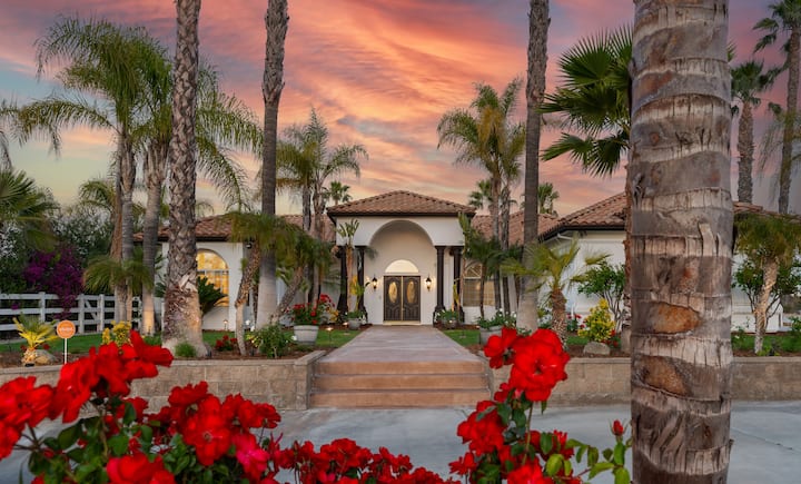 Stunning 9/acre Vineyard 1 Min From Wineries - Pool/hot Tub And Private Cellar - Temecula, CA