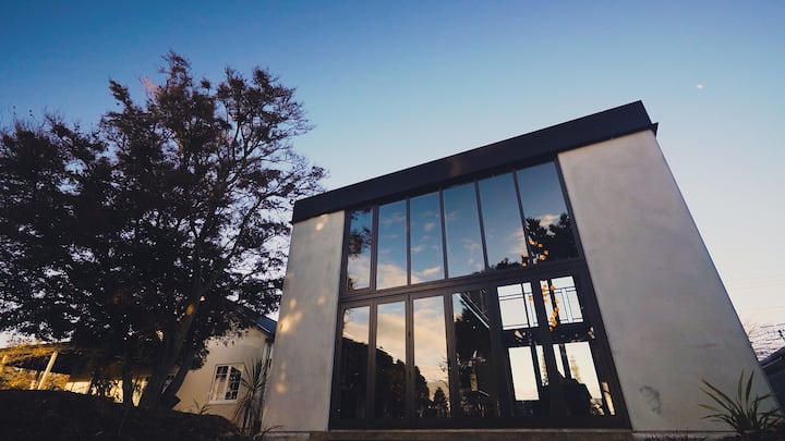 Private, Architecturally Designed Studio - Tauranga