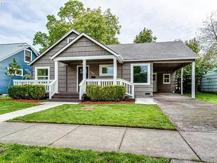 Spacious 4 Bedroom, 2 Bath Close To U Of O - Eugene, OR