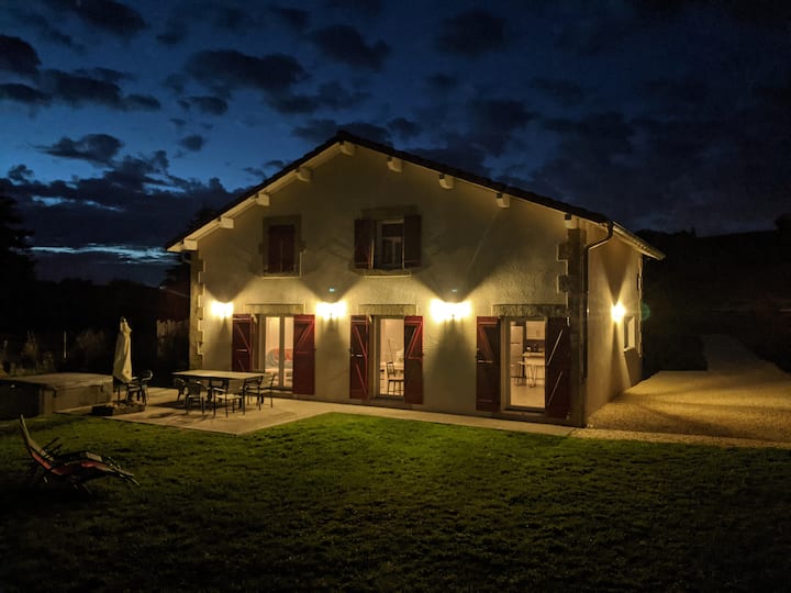 Belle Maison Avec Jacuzzi Et Sauna, 9 Lits - Hauterives