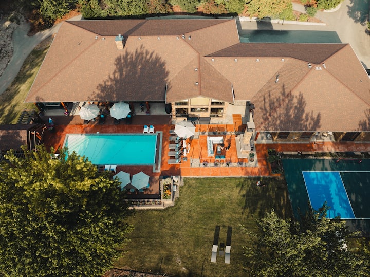 Where Friends & Family Connect 5 Acre Pool Home - Lake Country