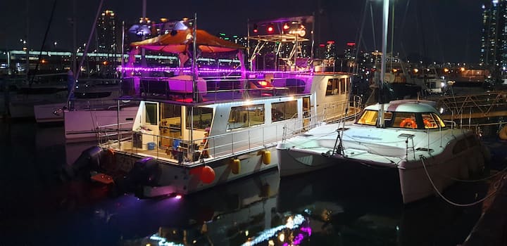 Night On The Party Yahct! Unique Experience! - Busan