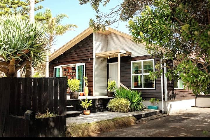 Beach Locker. Kiwiana Beach House .. @The Mount - Mount Maunganui