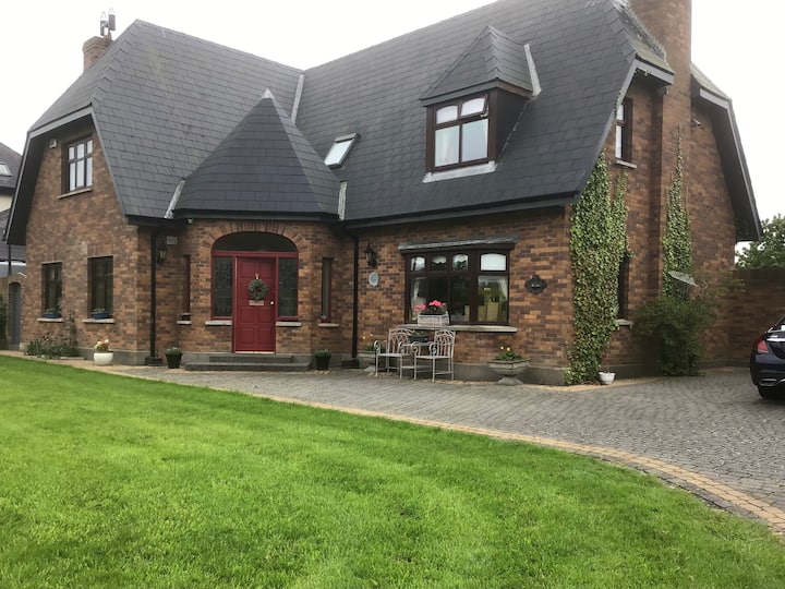 Charming Home 7 Minutes From Dublin Airport - Donabate