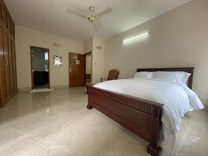 Spacious & Luxe 5-bed Suite -Heart Of Bashundhara - Dhaka