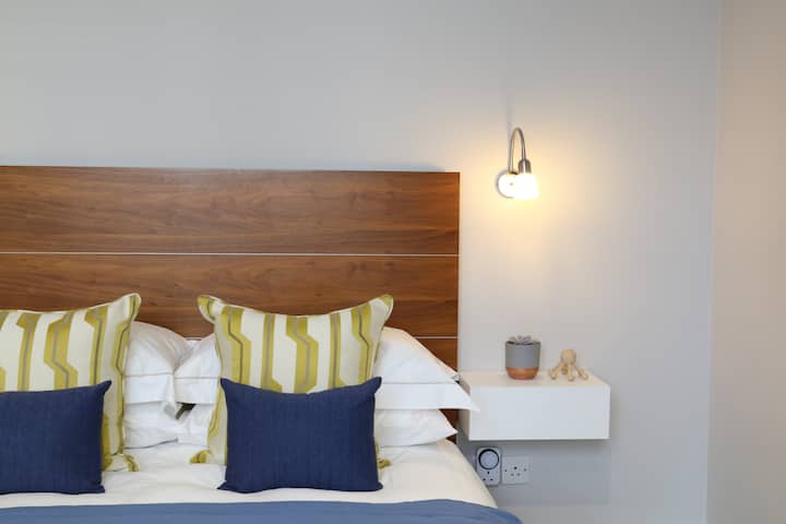 Deluxe Apartment- Entire Flat - Victoria