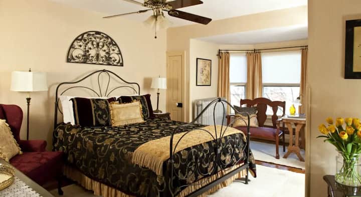 Brickhouse Inn - Deluxe Queen Room (New York Room) - Gettysburg, PA