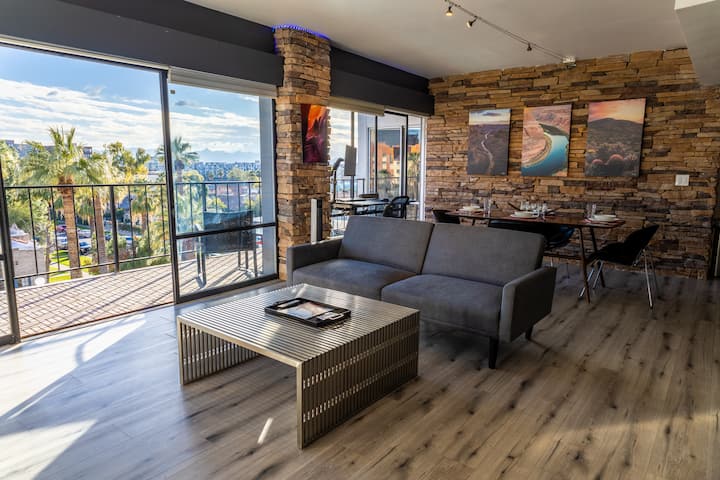 Stunning Views | No Fees! | Highrise | Wfh! - Phoenix, AZ