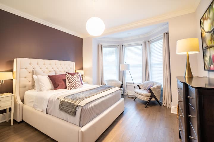 Historic + Modern Downtown 3 Bedroom (Unit #1) - シャーロットタウン