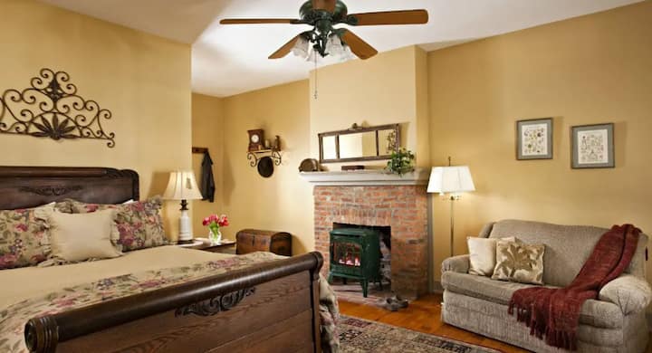Brickhouse Inn - Luxury Queen Room (Delaware Room) - Gettysburg, PA