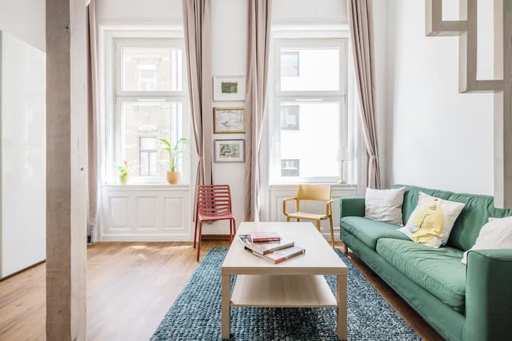 Stylish 35sqm Studio,mezzanine, 2dbls, Ac, Parking - Hungría