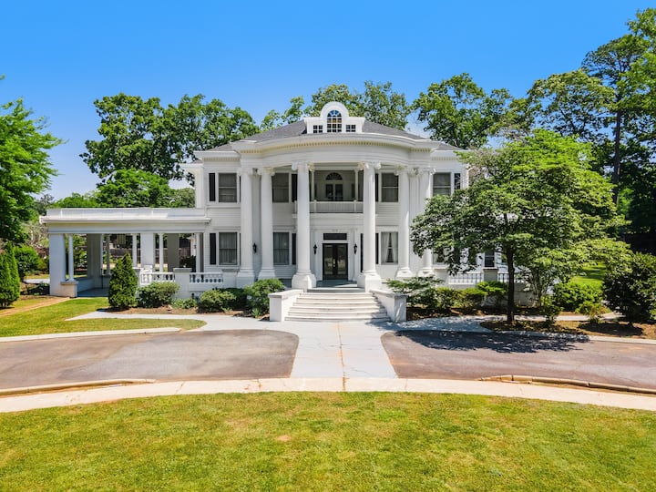 Extravagant Historic Villa - Belton, SC