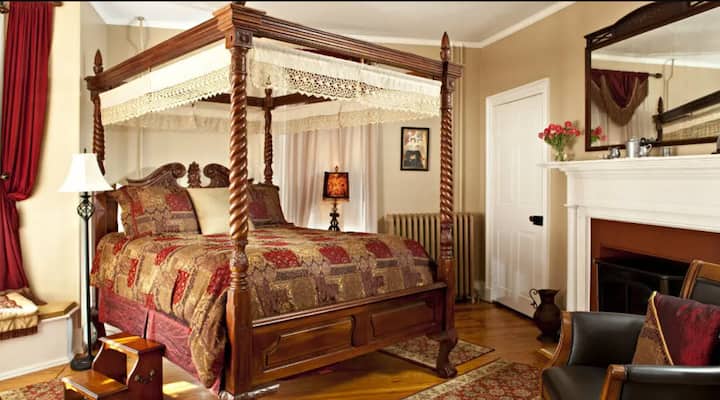Brickhouse Inn - Deluxe Queen Room (Texas Room) - Gettysburg, PA