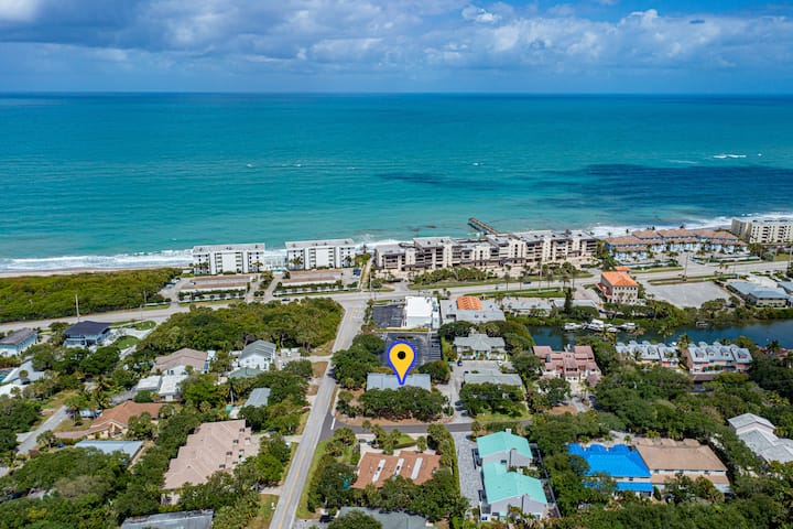 Steps From The Beach! 2 Bedroom 2.5 Bath Townhouse - Vero Beach, FL