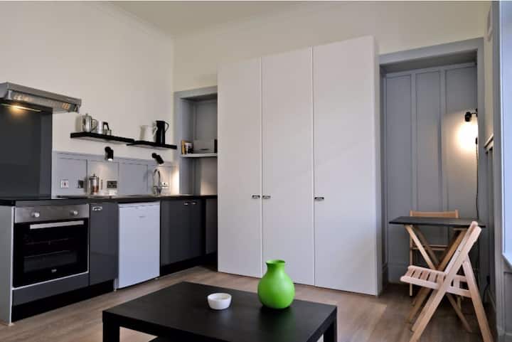 Spacious & Cosy City Centre Apartment - Free Wifi - Aberdeen