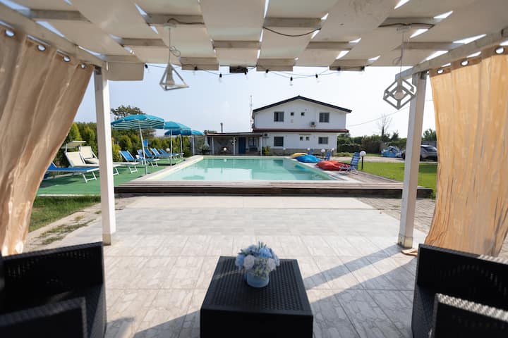 Large Villa With Private Pool Near The Beach - Italy