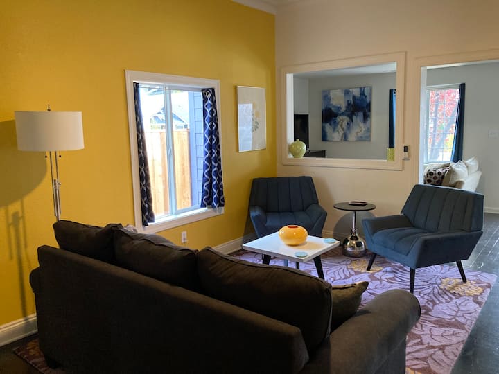 Modern Mid-century One Bedroom Cottage - Medford, OR