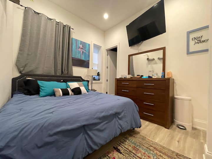 Beautiful Duplex Minutes From Downtown - Chicago, IL