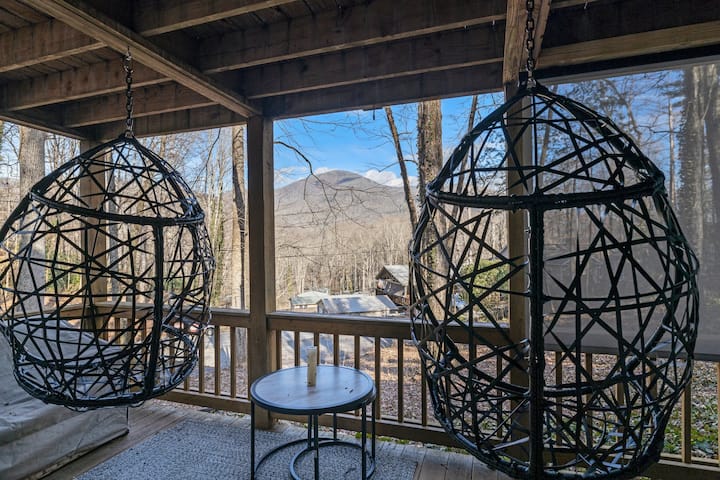 Mtn. Views+family Fun: Hot Tub, Fire Pit, Games! - North Carolina