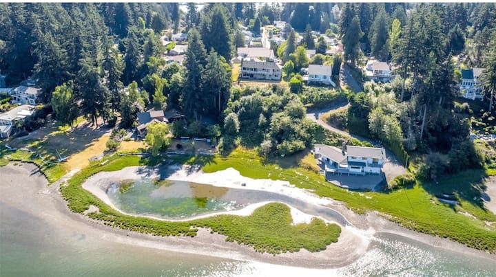 Crows Nest Beach House Gateway - Silverdale, WA