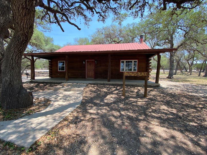Neal's Lodges Papaw's Place - Concan, TX